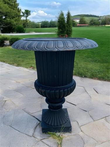 39" Tall Cast Iron Fluted Urn, Flower Pot Plant Holder, Garden Patio Y ...